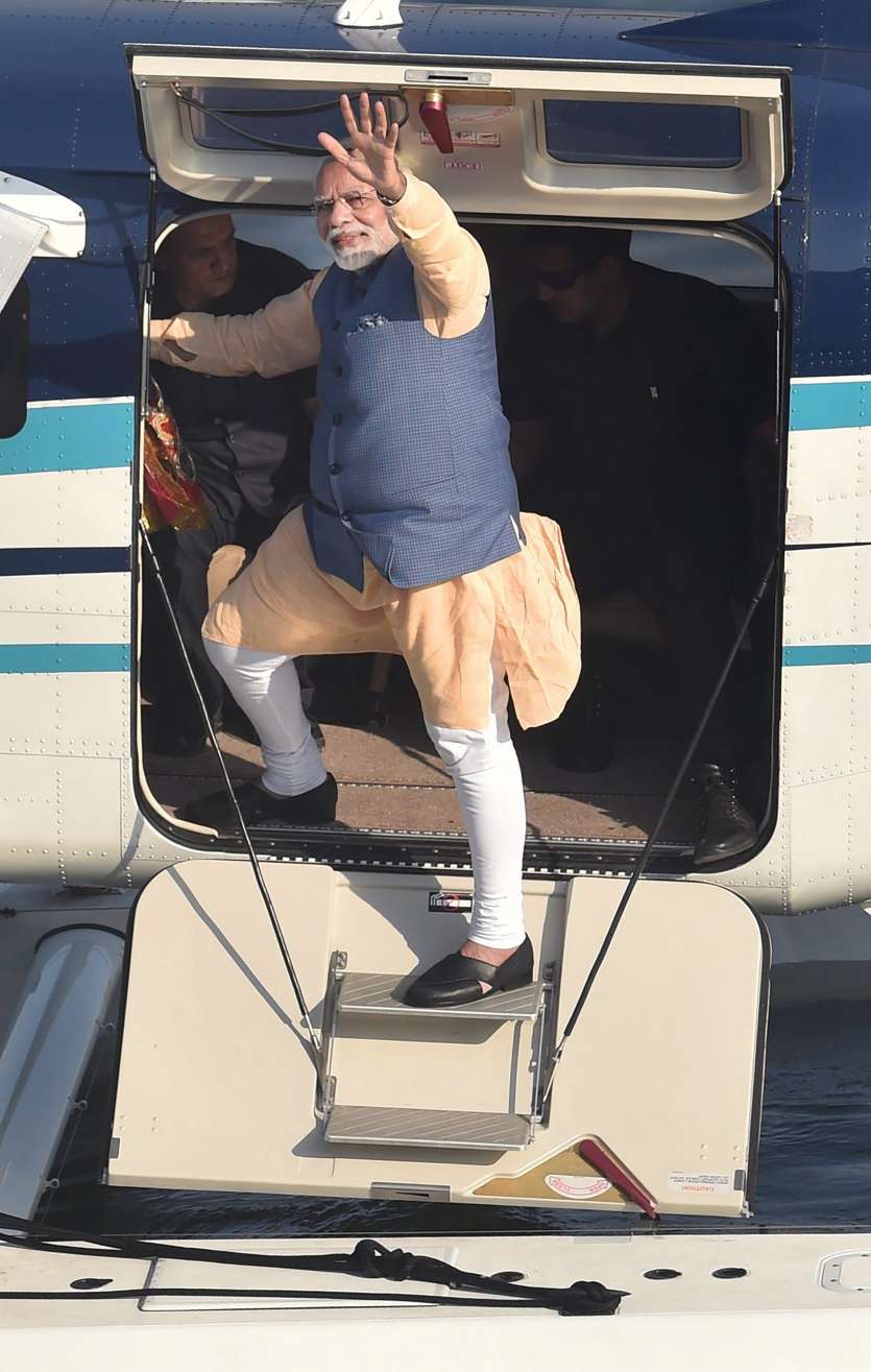 PM Modi flies on seaplane, finishes Gujarat campaign in style