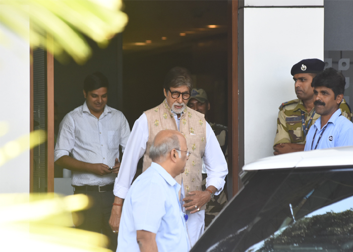 Amitabh Bachchan back in work mode, see pics