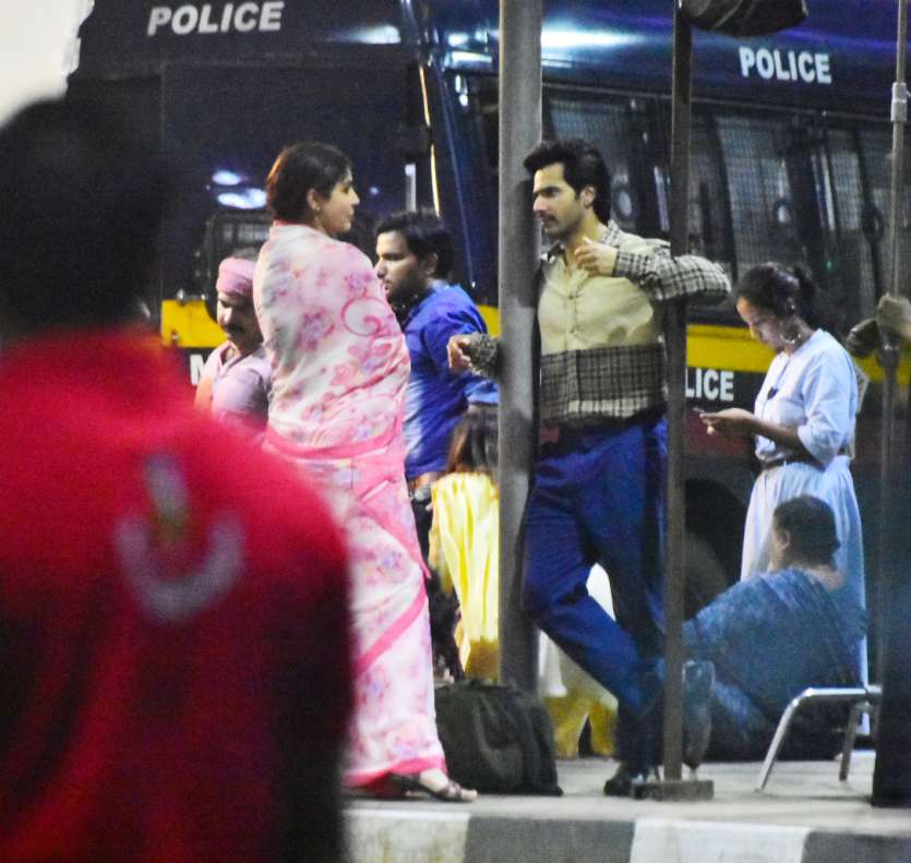 Sui Dhaaga new pics: Anushka Sharma, Varun Dhawan spotted shooting ...
