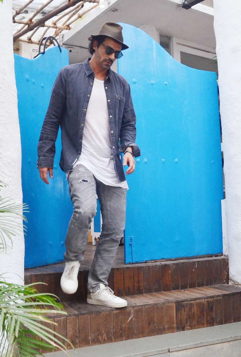 Arjun Rampal offers prayer at Ganpati temple with rumoured girlfriend ...