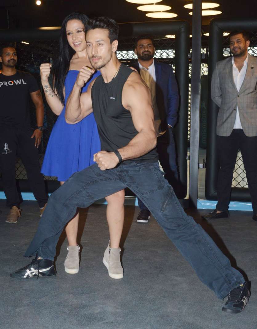 Tiger Shroff shows off some cool stunts to sister Krishna at their gym ...