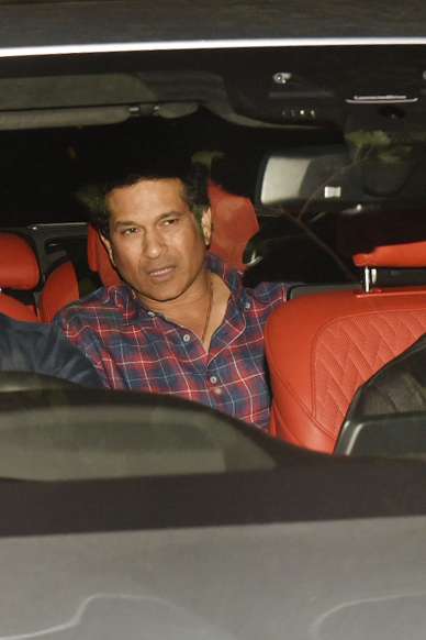 Fatima Sana Shaikh, Sachin Tendulkar with wife Anjali at Thugs of ...