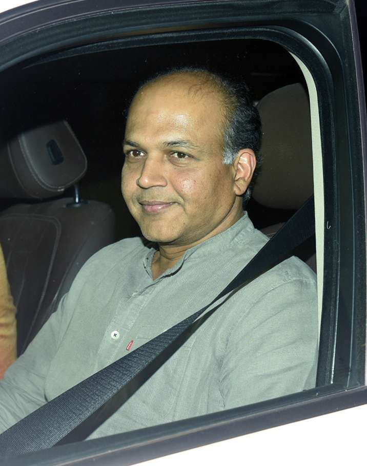 Fatima Sana Shaikh, Sachin Tendulkar with wife Anjali at Thugs of ...