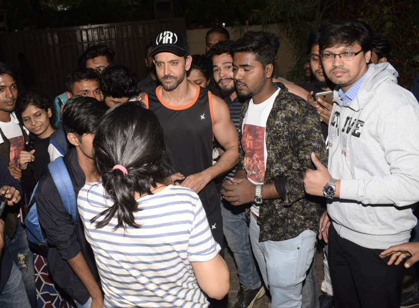 Hrithik Roshan greets fan outside his bungalow on 45th birthday. See ...