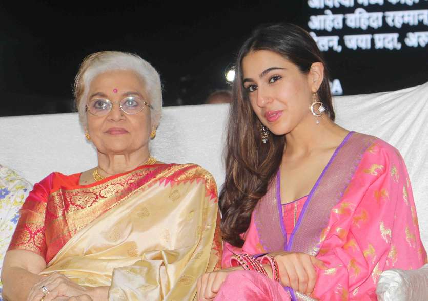 PHOTOS: Sara Ali Khan interacts with Zeenat Aman, Waheeda Rehman, Asha ...