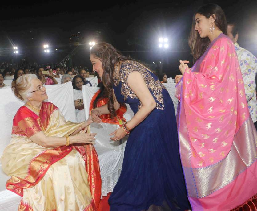 PHOTOS: Sara Ali Khan interacts with Zeenat Aman, Waheeda Rehman, Asha ...