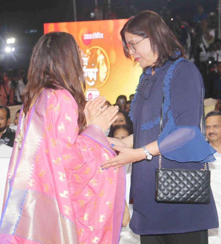 PHOTOS: Sara Ali Khan interacts with Zeenat Aman, Waheeda Rehman, Asha ...