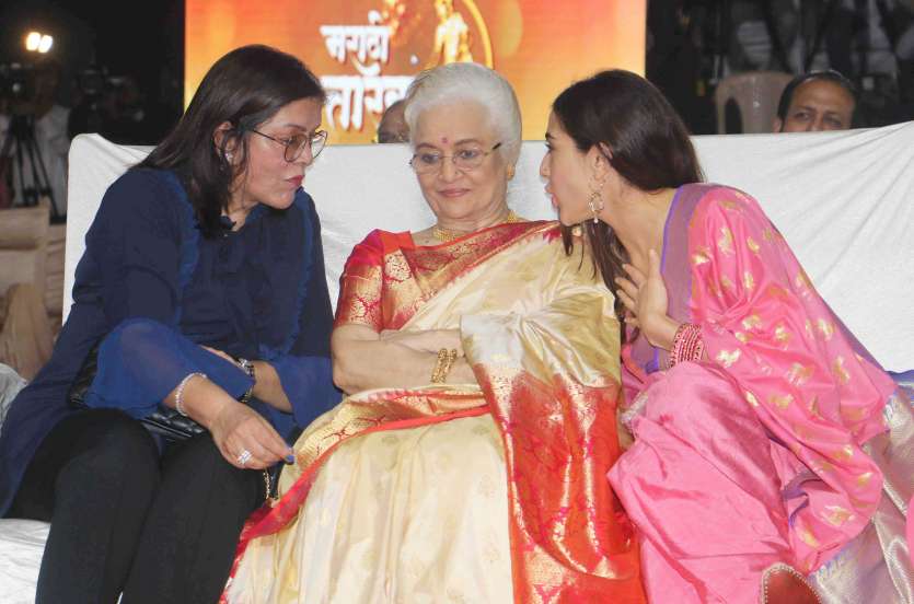 PHOTOS: Sara Ali Khan interacts with Zeenat Aman, Waheeda Rehman, Asha ...