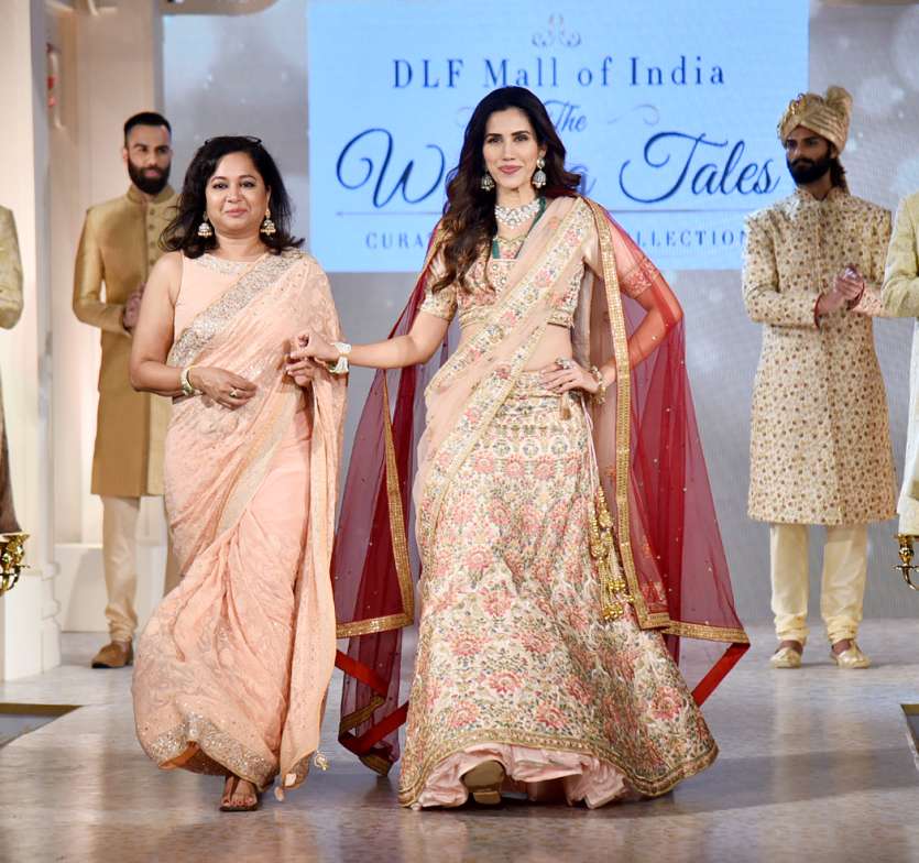 Latest Celeb Photos: Deepika Padukone visits Lalbaughcha Raja, Alia ...