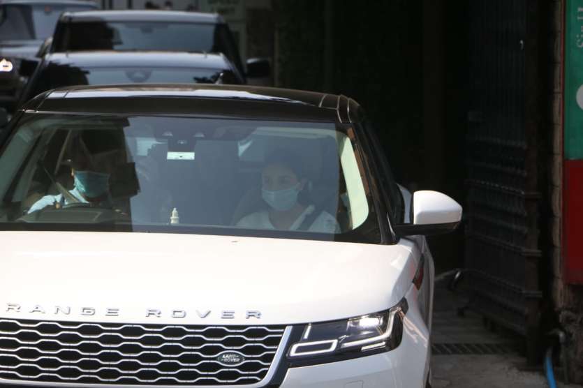 RIP Rishi Kapoor: Ranbir-Alia, Kareena- Saif, Abhishek Bachchan and ...