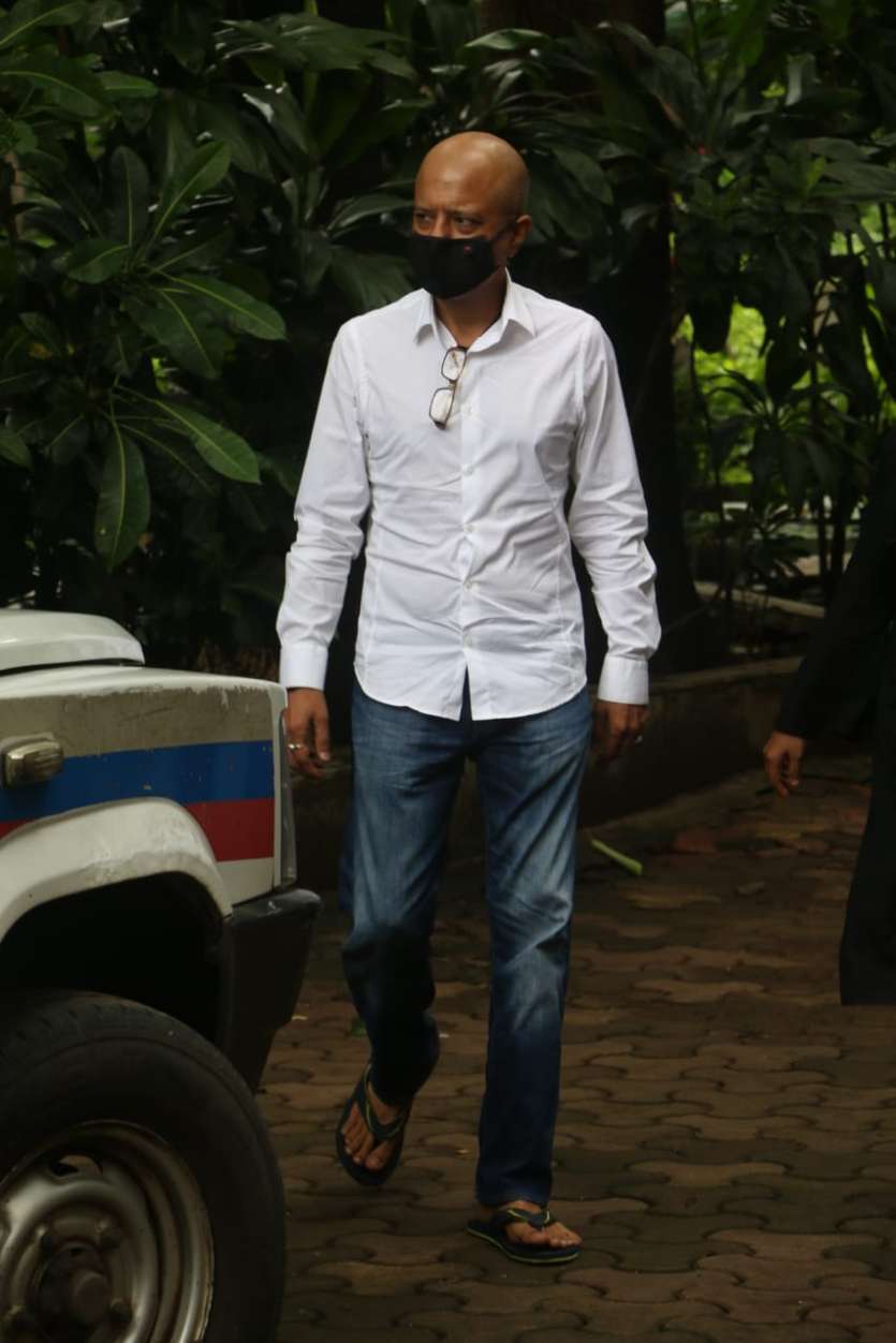 PICS: Sons Jaaved and Naved perform last rites of veteran actor Jagdeep ...