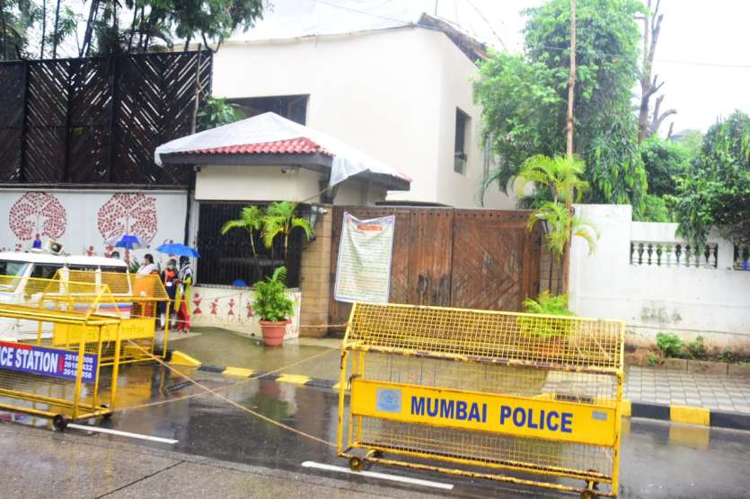 Amitabh Bachchans house Jalsa declared containment zone. Check latest ...