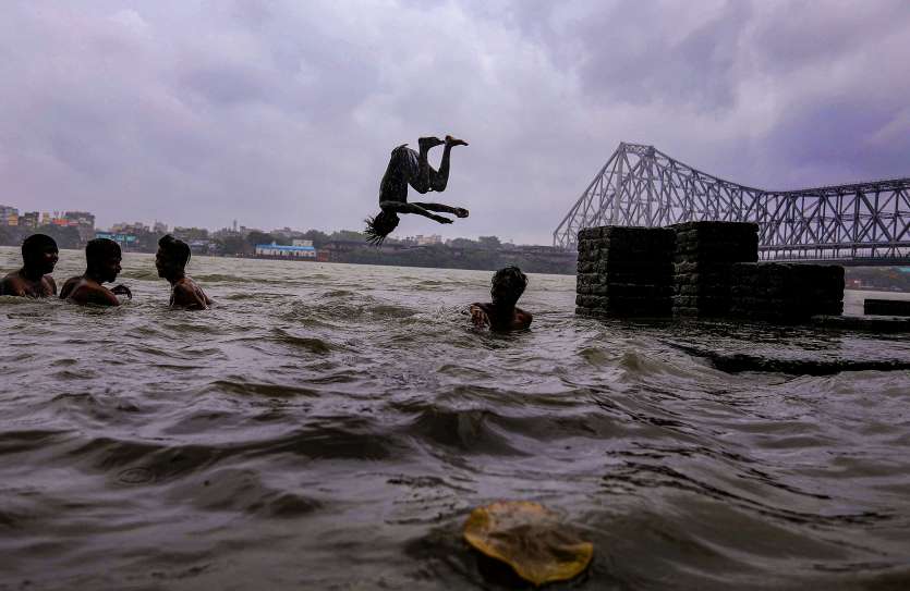 Cyclone Yaas wreaks havoc across Odisha, Bengal | In Pics