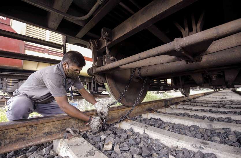 Cyclone Yaas wreaks havoc across Odisha, Bengal | In Pics