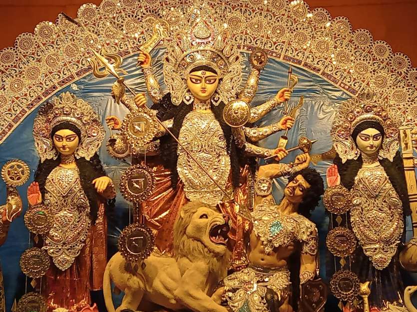 Durga Puja Day 1: 'Chal Chitra', portrays pain of partitions during ...