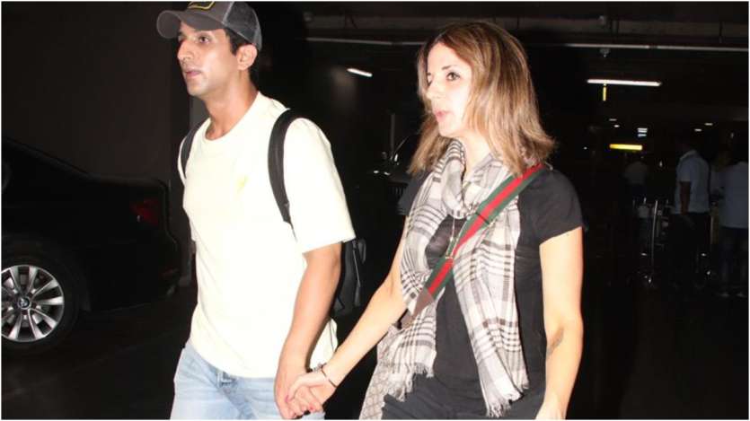 After Hrithik Roshan-Saba Azad, Sussanne Khan and Arslan Goni walk hand ...