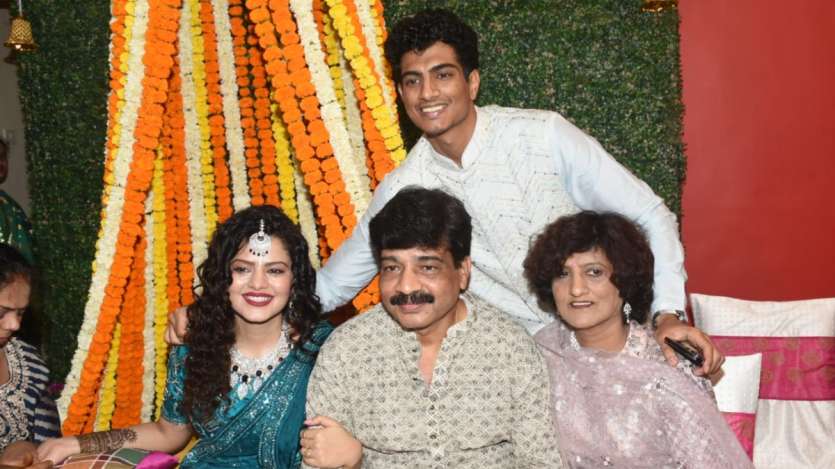 Palak Muchhal looks radiant at her mehendi ceremony