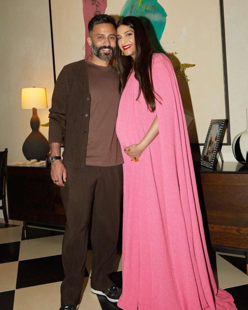 Sonam Kapoor-Anand Ahuja celebrate 7 years of togetherness. See their romantic photos