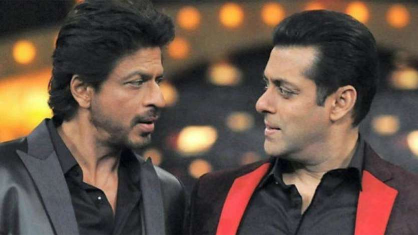 Salman Khan-Shah Rukh share hug at birthday bash, check out priceless ...