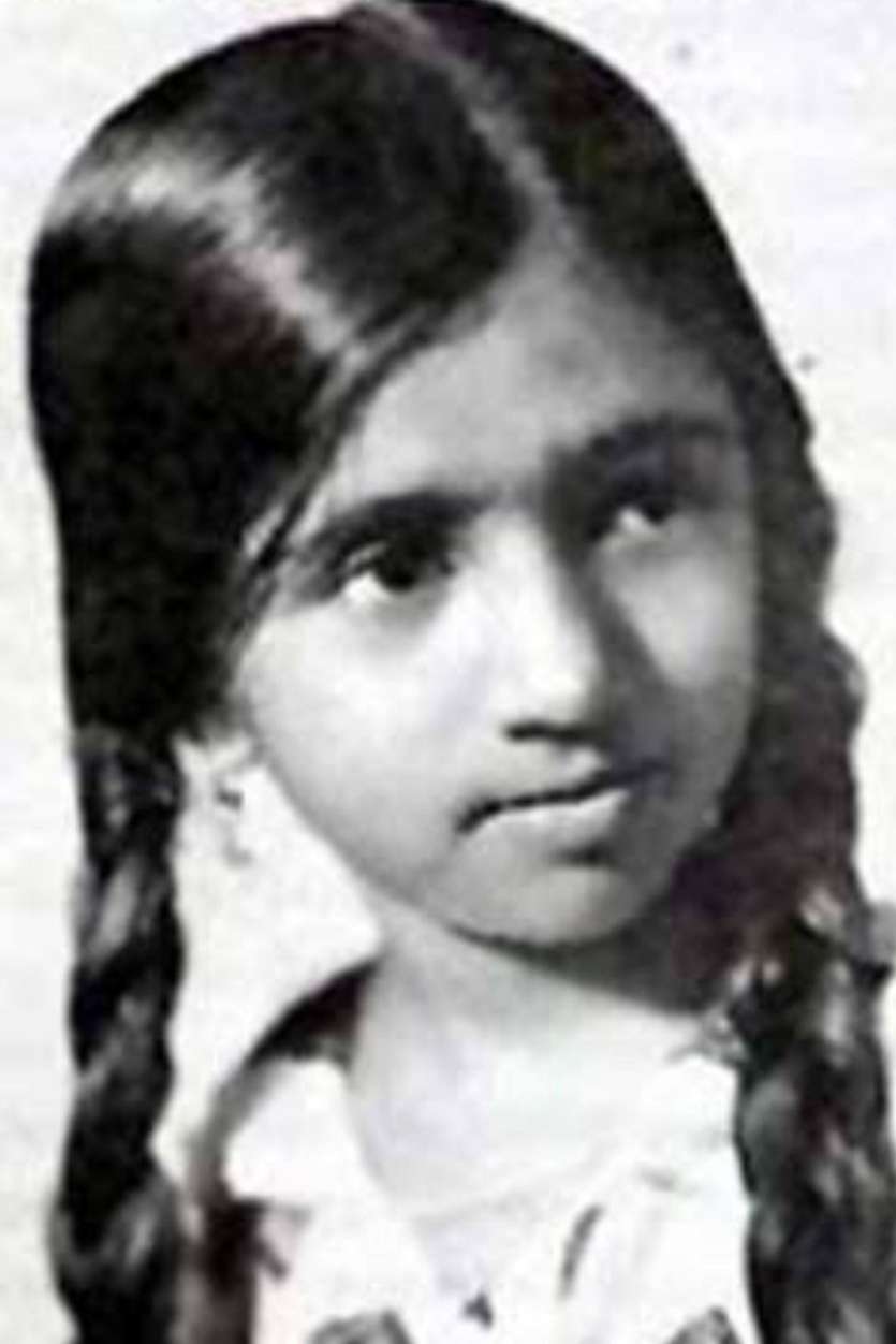 Lata Mangeshkar Death Anniversary: Throwback photos of the singing legend