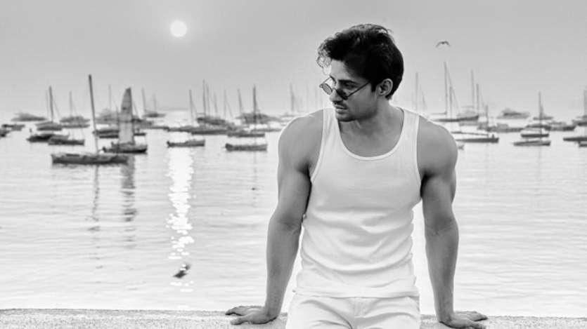 Actor Aryan Chauhan sends the mercury soaring flaunting his chiseled ...