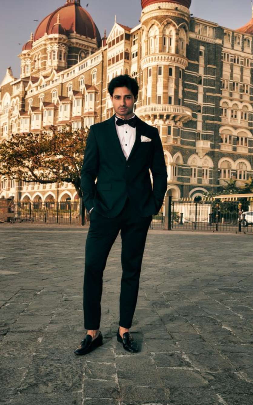 Actor Aryan Chauhan sends the mercury soaring flaunting his chiseled ...