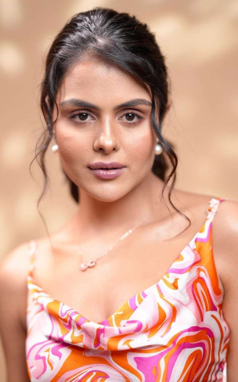 Priyanka Chahar Choudhary is a vision in satin outfit; see pics
