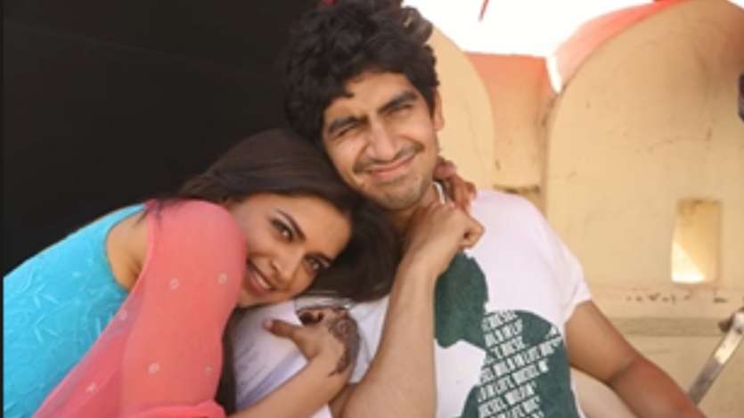 Deepika Padukone & Ranbir Kapoor look smitten in unseen moment from ...