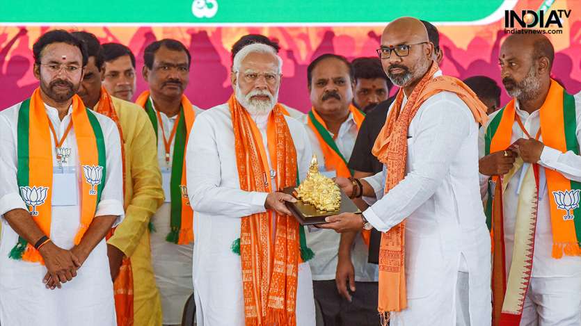 PM Modi in mega south outreach holds rallies, roadshow in Telangana ...