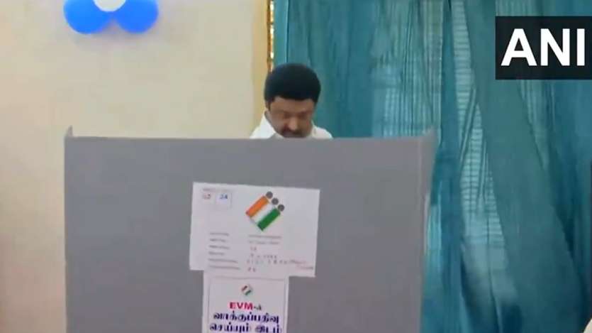 Lok Sabha Elections phase 1 polling: MK Stalin, Rajnikanth, Sadguru ...