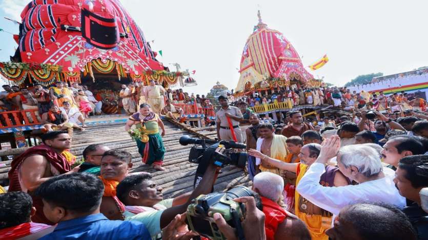 Jagannath Rath Yatra commences, thousands pull chariots to Gundicha ...
