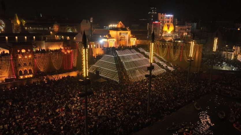 Dev Deepawali celebrations light up Kashi, PM Modi shares breathtaking ...