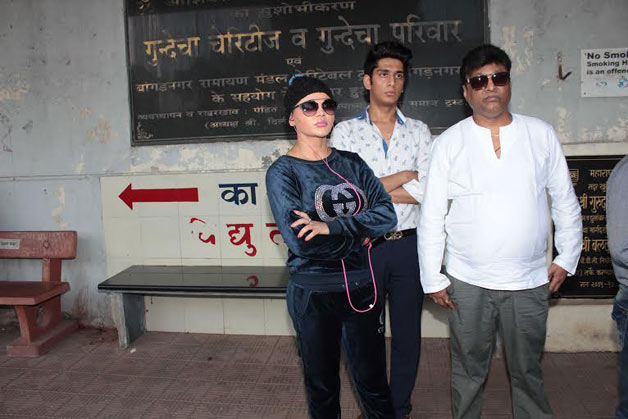 Pratyusha Banerjee laid to rest; family friends bid teary good-bye ...