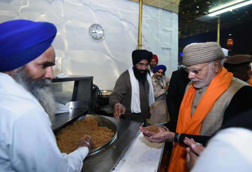 A heart winning gesture: PM Modi serves langar at Golden Temple
