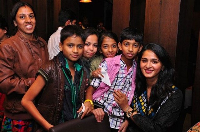 Have a look at unseen pictures of Devasena aka Anushka Shetty with her ...