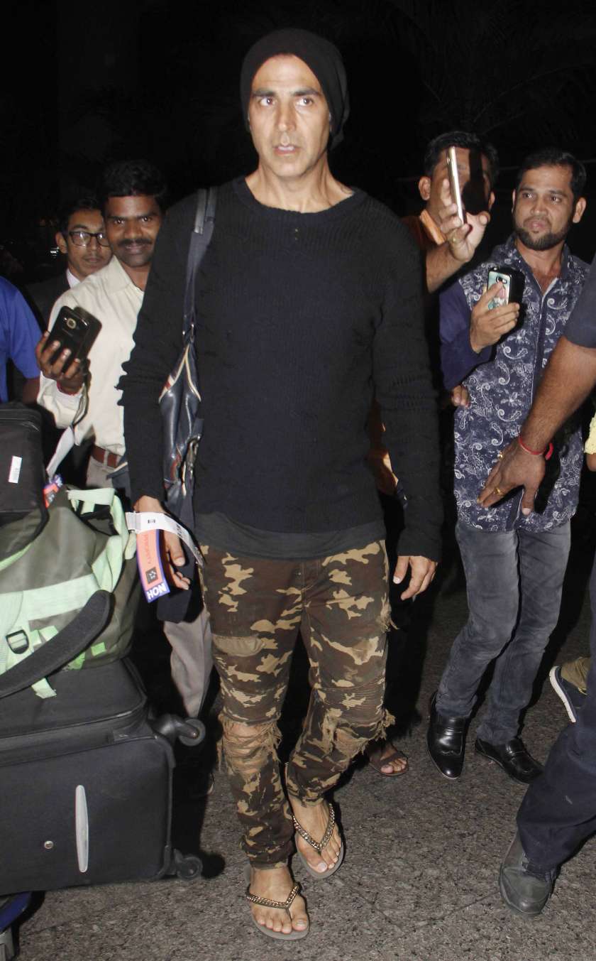 Akshay Kumar returns after celebrating his golden jubilee with family ...