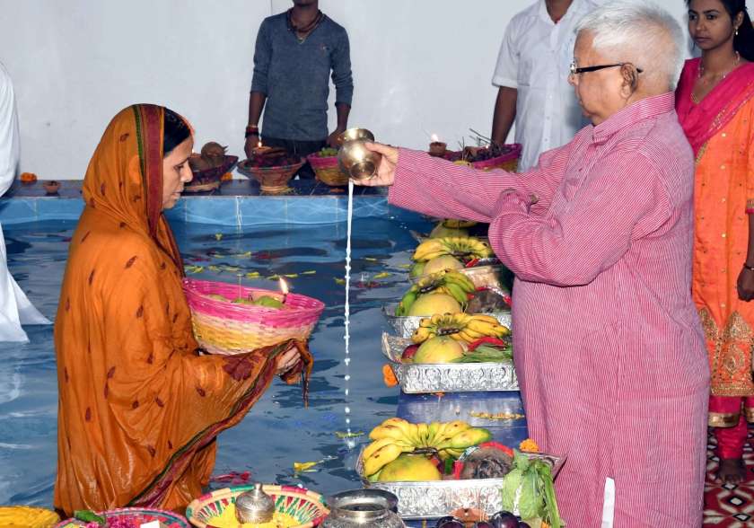 Chhath Puja 2017: Devotees offer arghya to rising Sun