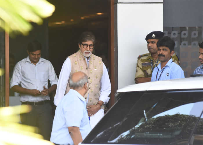 Amitabh Bachchan back in work mode, see pics