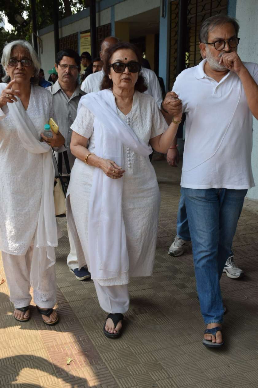 Veteran actress Shammi Rabadi funeral: Asha Parekh, Boman Irani, Farida ...