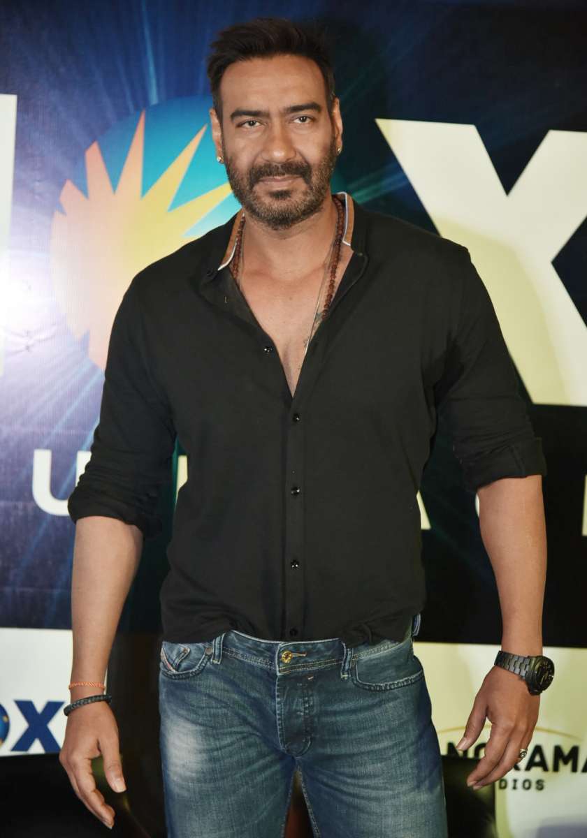 Ajay Devgn and Ileana D'Cruz arrive in Delhi to promote 'Raid', see ...