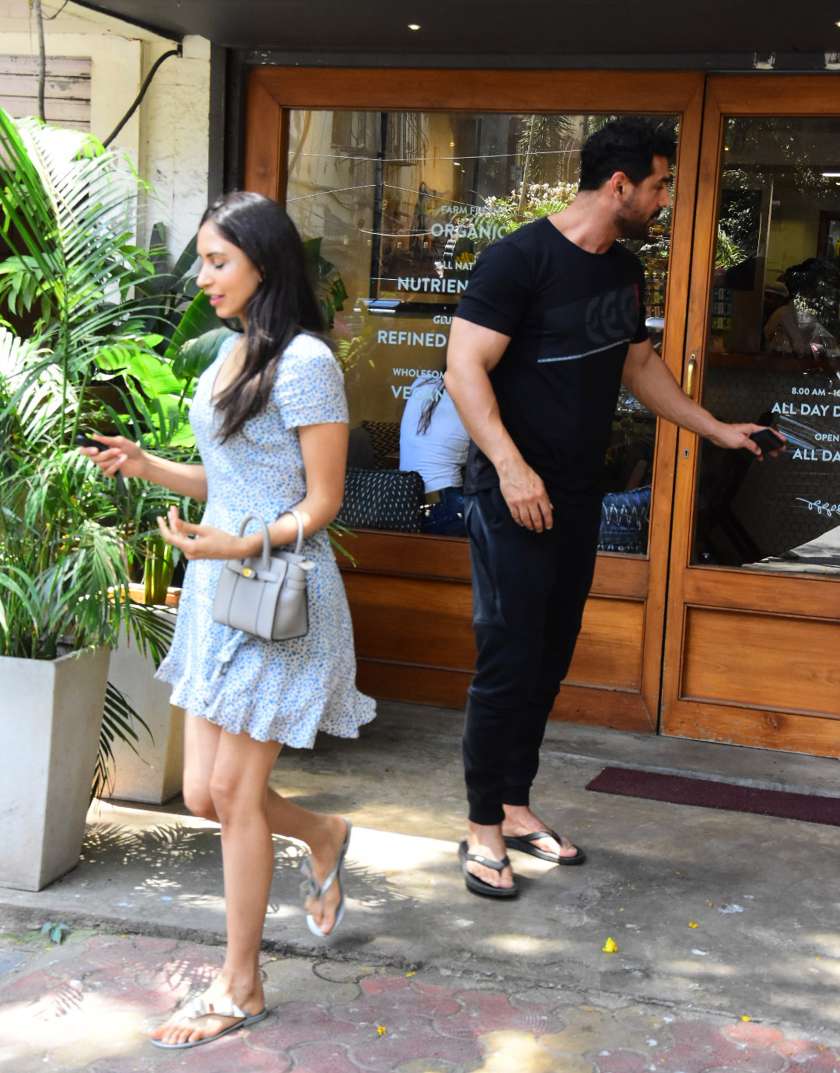 John Abraham makes rare appearance with wife Priya Runchal; Hrithik ...