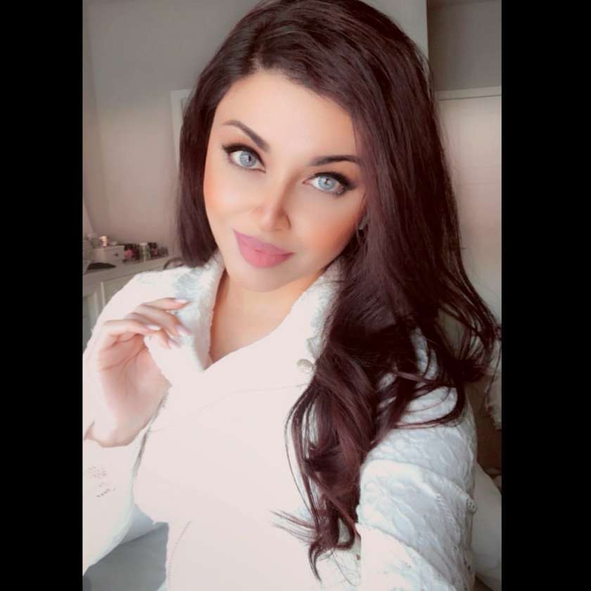 From Aishwarya Rai's lookalike Aamna Imran to Frozen Niagara Falls ...