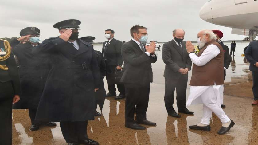Amid rains, Indians give PM Modi warm welcome as he lands in Washington ...