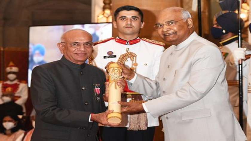 Gulam Nabi, Bipin Rawat others receive the prestigious Padma Award | IN ...