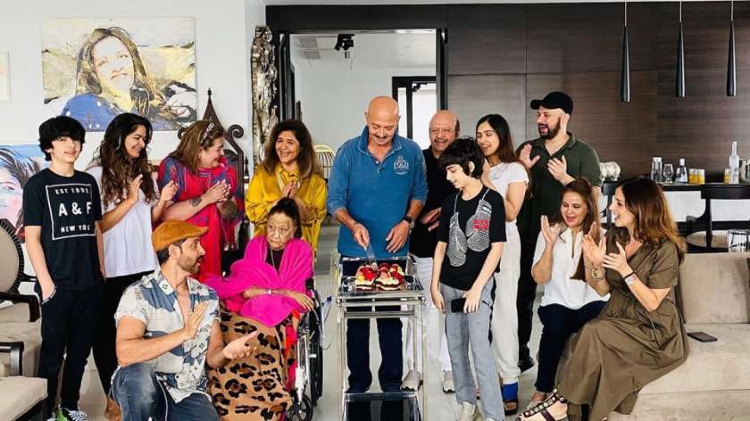 Hrithik Roshan is a doting father to Hrehaan and Hridaan, see their ...