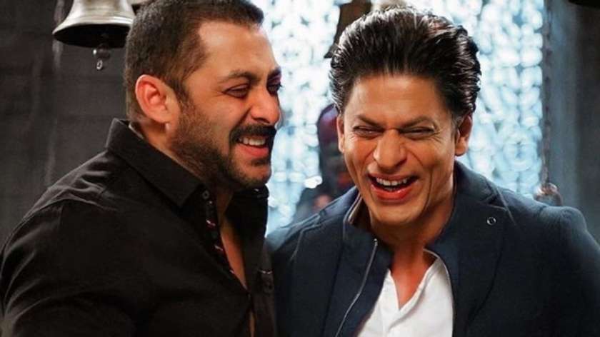 Salman Khan-Shah Rukh share hug at birthday bash, check out priceless ...