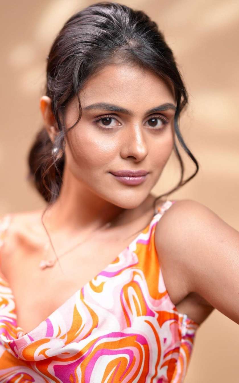Priyanka Chahar Choudhary is a vision in satin outfit; see pics