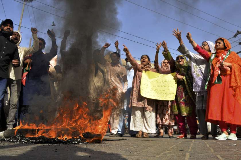 In PICS: Pakistan's ex-PM Imran Khan arrest sparks massive violence ...