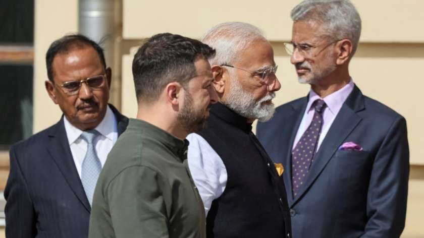 PM Modi arrives in Ukraine for historic visit, greets Zelenskyy with a ...