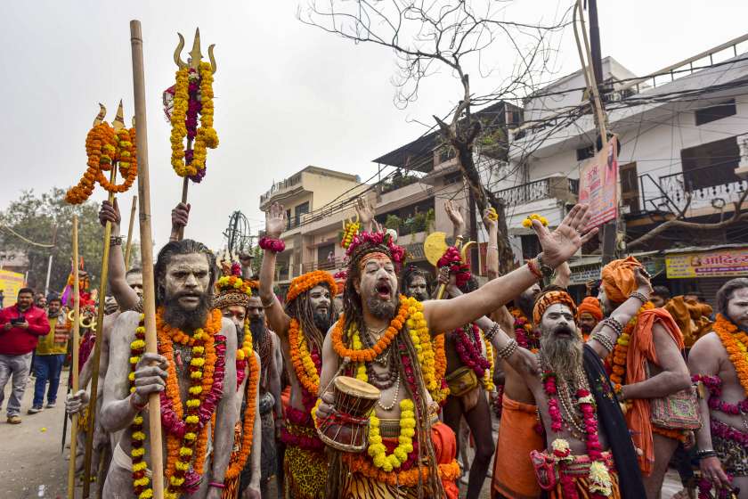 Mahakumbh 2025: Naga Sadhus do these 17 'Shringar' | Heart-warming pics